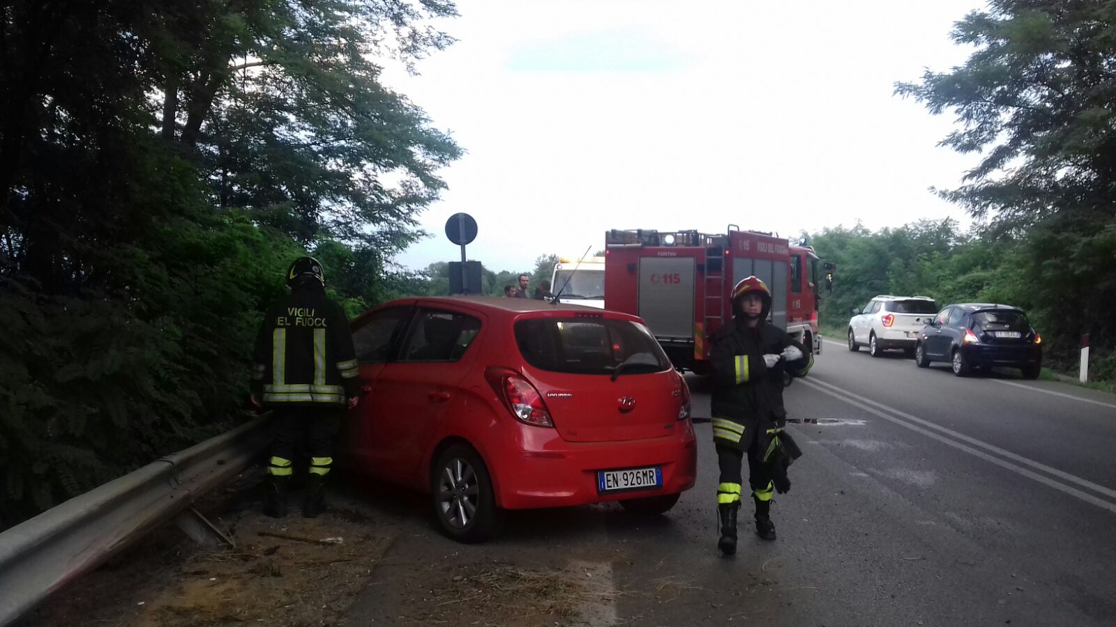 Perde il controllo dell'auto ed esce fuori strada. E' accaduto a Leini Perde il controllo dell'auto ed esce fuori strada. E' accaduto a Leini